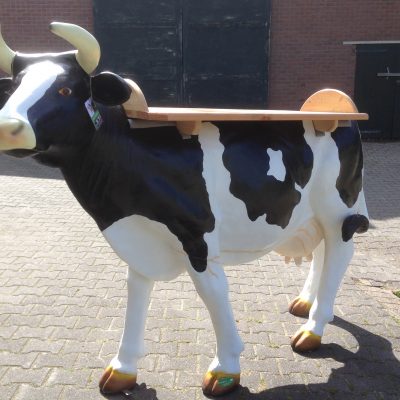 Gele sta-tafel, terras-, bier- of beurstafel; of liever zwartbont of ...